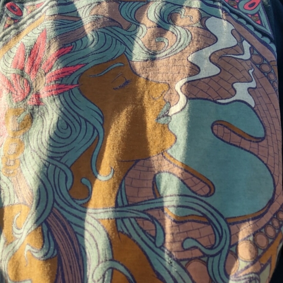 seedless | Shirts | Iso Seedless Shirt Any Color | Poshmark